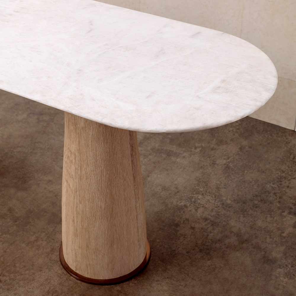 CAMDEN SVELTE TABLE